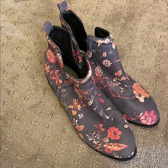 Sbicca | Shoes | Sbicca Floral Booties Size 7 | Poshmark